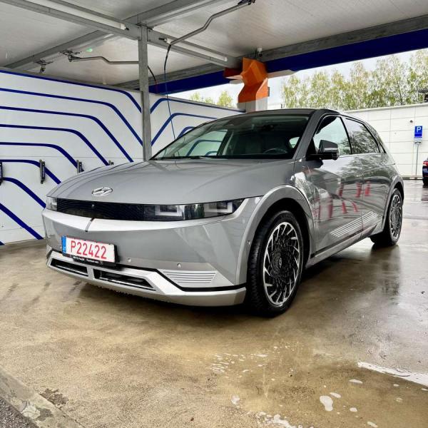 Pelēks Hyundai Ioniq 5 2022 Viļņa, ar dzinēja tilpumu 0.00 L un nobraukumu 86 tūkst. km par 31490 €, foto  vietnē AUTOMOTO.COM.LV
