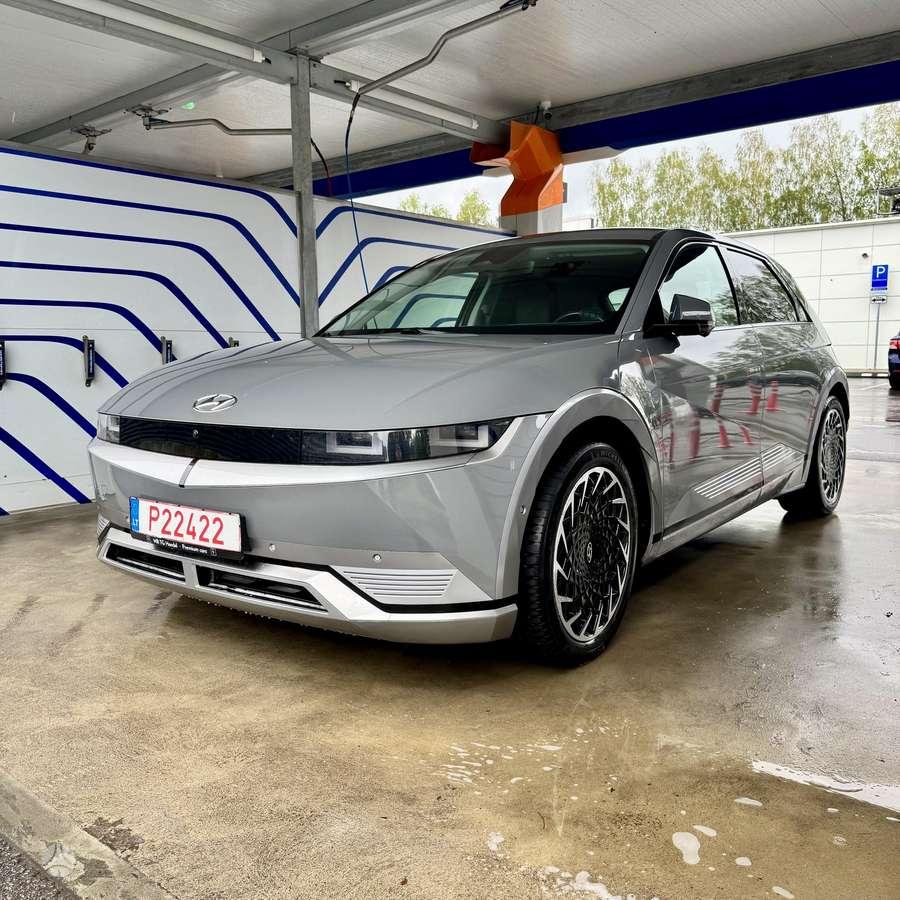 Grey Hyundai Ioniq 5 2022 in Vilnius, with an engine capacity of 0.00 L and mileage of 86 thousand km for 31490 €, photo 1 on AUTOMOTO.COM.LV
