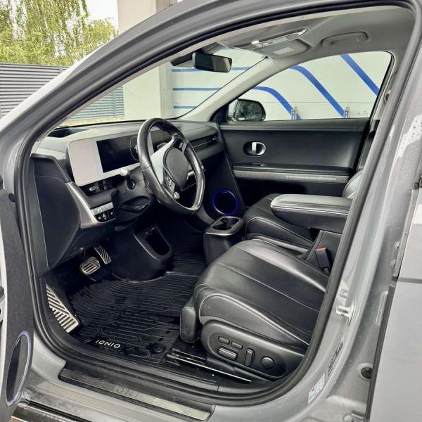 Pelēks Hyundai Ioniq 5 2022 Viļņa, ar dzinēja tilpumu 0.00 L un nobraukumu 86 tūkst. km par 31490 €, foto 5 vietnē AUTOMOTO.COM.LV