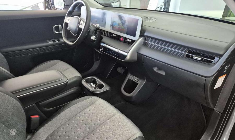 Pelēks Hyundai Ioniq 5 2022 Šauļi, ar dzinēja tilpumu 0.00 L un nobraukumu 19 tūkst. km par 29900 €, foto 18 vietnē AUTOMOTO.COM.LV