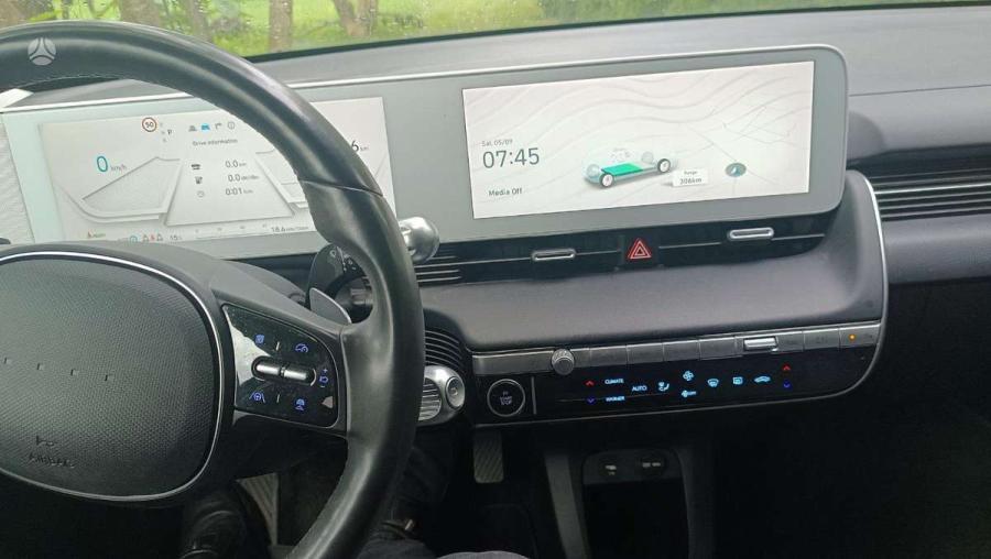 Серый Хендай Ioniq 5 2022 в Каунас, объемом двигателя 0.00 л и пробегом 73 тыс. км за 23400 €, фото 4 на AUTOMOTO.COM.LV