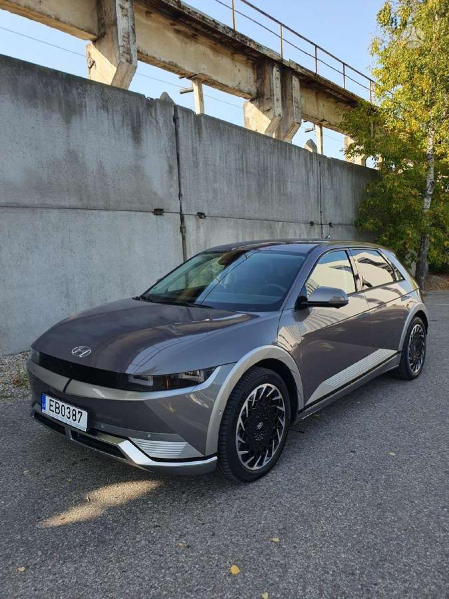 Pelēks Hyundai Ioniq 5 2023 Viļņa, ar dzinēja tilpumu 0.00 L un nobraukumu 85 tūkst. km par 29500 €, foto 1 vietnē AUTOMOTO.COM.LV