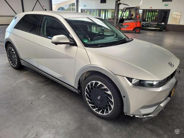 Pelēks Hyundai Ioniq 5 2023 Kauņa, ar dzinēja tilpumu 0.00 L un nobraukumu 70 tūkst. km par 19900 €, foto 1 vietnē AUTOMOTO.COM.LV