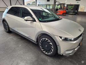 Pelēks Hyundai Ioniq 5 2023 Kauņa, ar dzinēja tilpumu 0.00 L un nobraukumu 70 tūkst. km par 19900 €, foto  vietnē AUTOMOTO.COM.LV