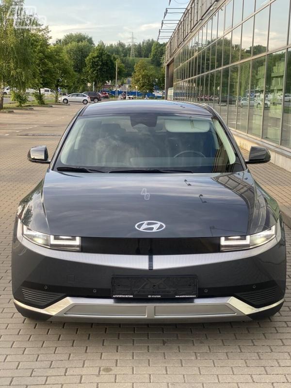 Серый Хендай Ioniq 5 2023 в Каунас, объемом двигателя 0.00 л и пробегом 60 тыс. км за 23500 €, фото 2 на AUTOMOTO.COM.LV