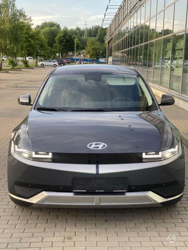 Pelēks Hyundai Ioniq 5 2023 Kauņa, ar dzinēja tilpumu 0.00 L un nobraukumu 60 tūkst. km par 22900 €, foto  vietnē AUTOMOTO.COM.LV
