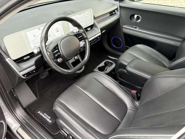 Grey Hyundai Ioniq 5 2023 in Kedainiai, with an engine capacity of 0.00 L and mileage of 42 thousand km for 28950 €, photo 8 on AUTOMOTO.COM.LV