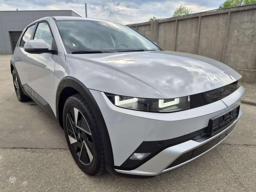 Серый Хендай Ioniq 5 2025 в Мажейкяй, объемом двигателя 0.00 л и пробегом 33 тыс. км за 23900 €, фото 1 на AUTOMOTO.COM.LV