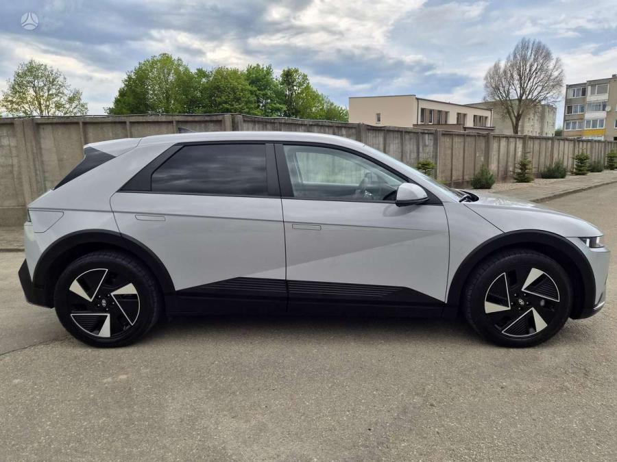 Серый Хендай Ioniq 5 2025 в Мажейкяй, объемом двигателя 0.00 л и пробегом 33 тыс. км за 23900 €, фото 3 на AUTOMOTO.COM.LV