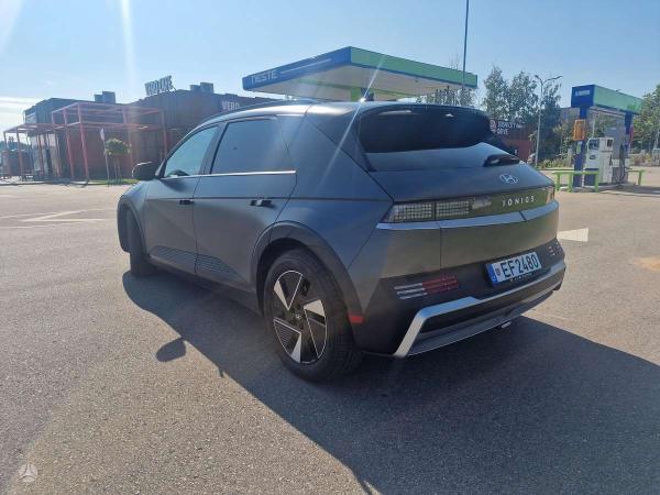 Серый Хендай Ioniq 5 2025 в Тракай, объемом двигателя 0.00 л и пробегом 4 тыс. км за 35000 €, фото 5 на AUTOMOTO.COM.LV
