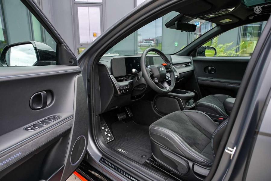 Grey Hyundai Ioniq 5 2025 in Kaunas, with an engine capacity of 0.00 L and mileage of 1 thousand km for 51950 €, photo 26 on AUTOMOTO.COM.LV