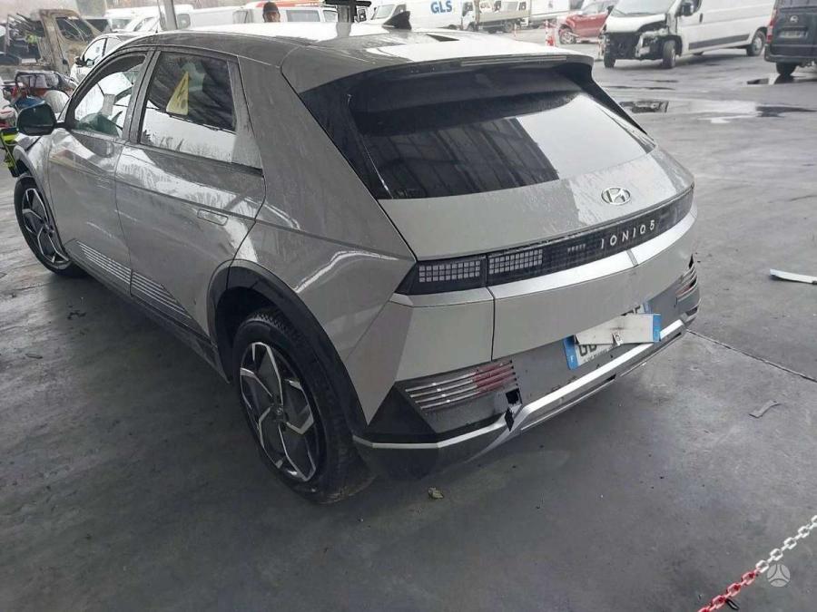 Grey Hyundai Ioniq 5 2021 in Kaunas, with an engine capacity of 0.00 L and mileage of 58 thousand km for 11200 €, photo 2 on AUTOMOTO.COM.LV
