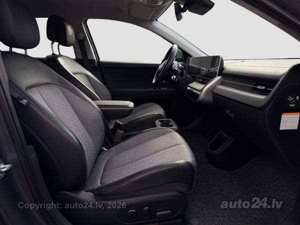 Pelēks Hyundai Ioniq 5 2021 Pērnava, ar dzinēja tilpumu 0.00 L un nobraukumu 70 tūkst. km par 27900 €, foto 5 vietnē AUTOMOTO.COM.LV