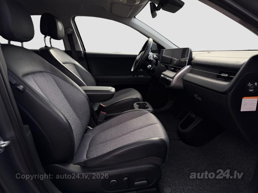 Pelēks Hyundai Ioniq 5 2021 Pērnava, ar dzinēja tilpumu 0.00 L un nobraukumu 70 tūkst. km par 27900 €, foto 6 vietnē AUTOMOTO.COM.LV