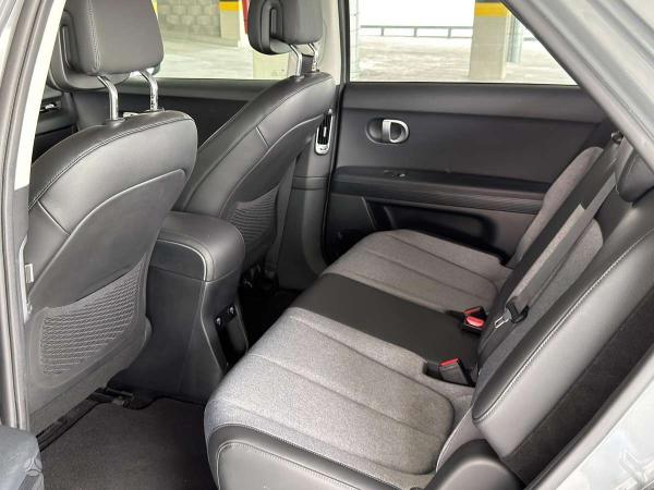 Pelēks Hyundai Ioniq 5 2022 Viļņa, ar dzinēja tilpumu 0.00 L un nobraukumu 78 tūkst. km par 22000 €, foto 10 vietnē AUTOMOTO.COM.LV