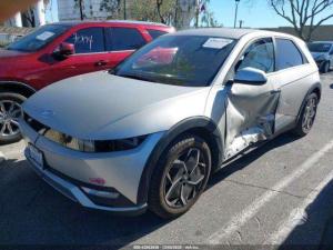 Grey Hyundai Ioniq 5 2023 in Siauliai, with an engine capacity of 0.00 L and mileage of 35 thousand km for 23000 €, photo 2 on AUTOMOTO.COM.LV