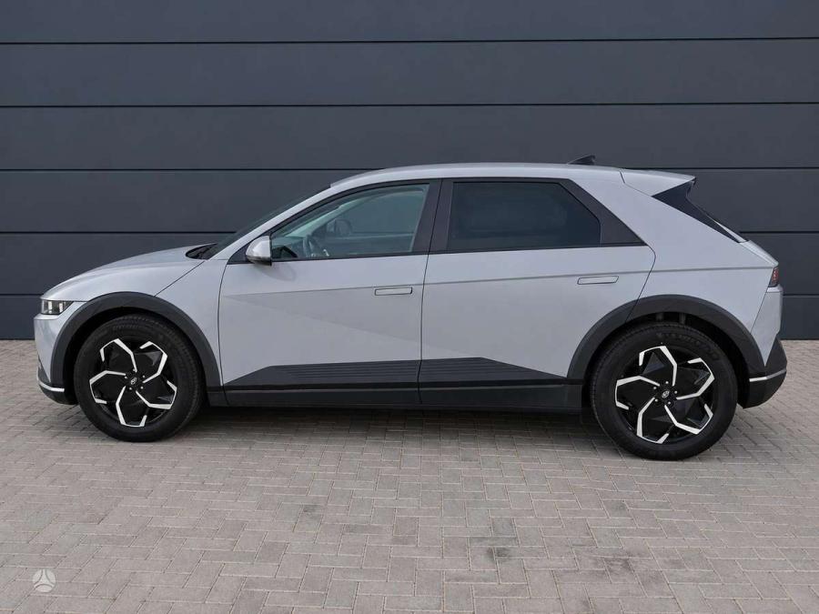Grey Hyundai Ioniq 5 2023 in Vilnius, with an engine capacity of 0.00 L and mileage of 62 thousand km for 28550 €, photo 3 on AUTOMOTO.COM.LV