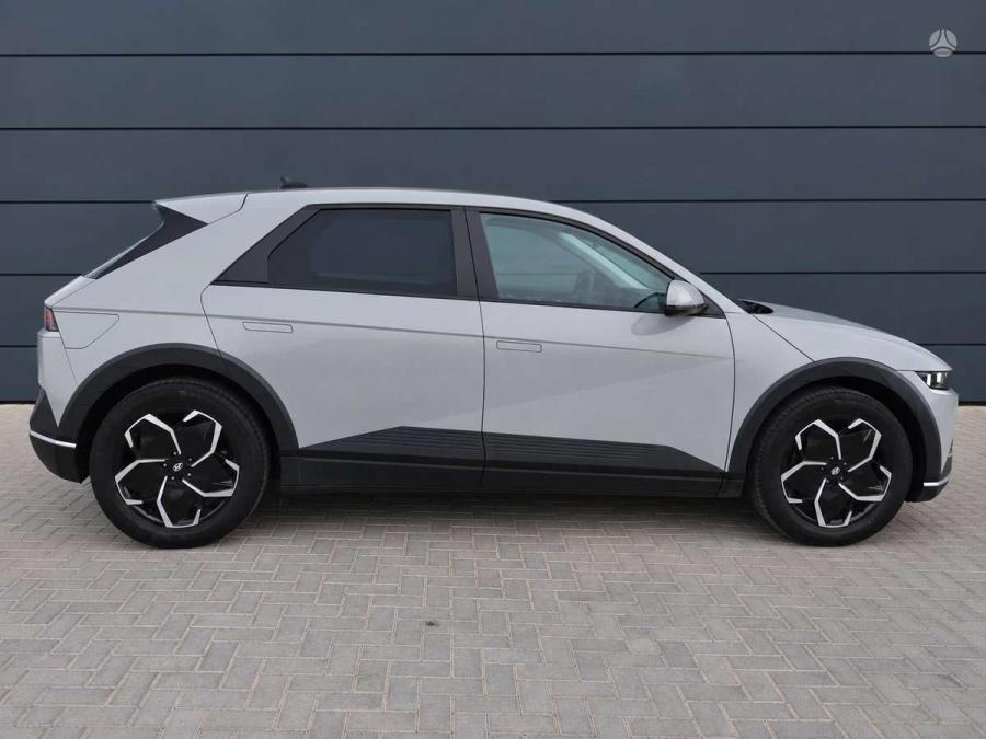 Grey Hyundai Ioniq 5 2023 in Vilnius, with an engine capacity of 0.00 L and mileage of 62 thousand km for 28550 €, photo 5 on AUTOMOTO.COM.LV