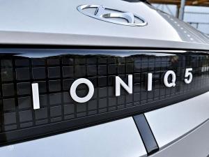 Grey Hyundai Ioniq 5 2023 in Vilnius, with an engine capacity of 0.00 L and mileage of 62 thousand km for 28550 €, photo 26 on AUTOMOTO.COM.LV