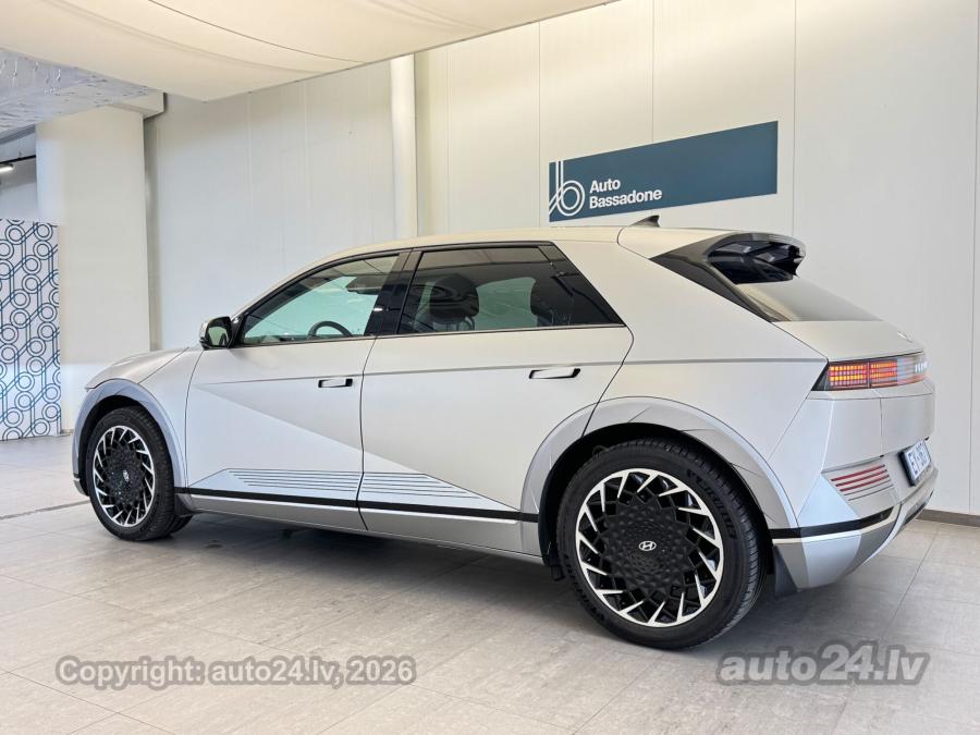 Pelēks Hyundai Ioniq 5 2025 Tallina, ar dzinēja tilpumu 0.00 L un nobraukumu 31 tūkst. km par 42900 €, foto 4 vietnē AUTOMOTO.COM.LV