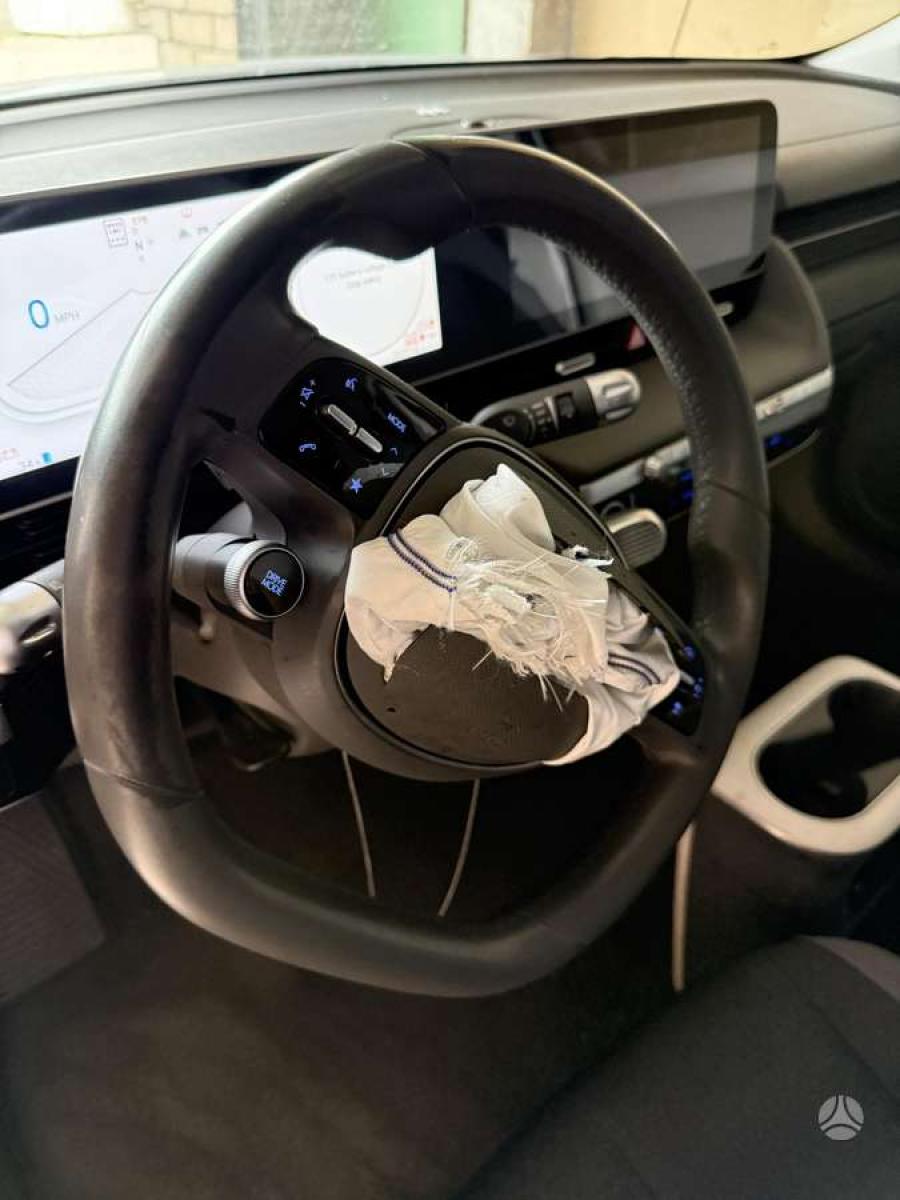 Pelēks Hyundai Ioniq 5 2021 Viļņa, ar dzinēja tilpumu 0.00 L un nobraukumu 328 tūkst. km par 13300 €, foto 21 vietnē AUTOMOTO.COM.LV
