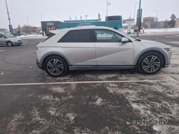 Pelēks Hyundai Ioniq 5 2022 Jehvi, ar dzinēja tilpumu 0.00 L un nobraukumu 49 tūkst. km par 38000 €, foto 4 vietnē AUTOMOTO.COM.LV