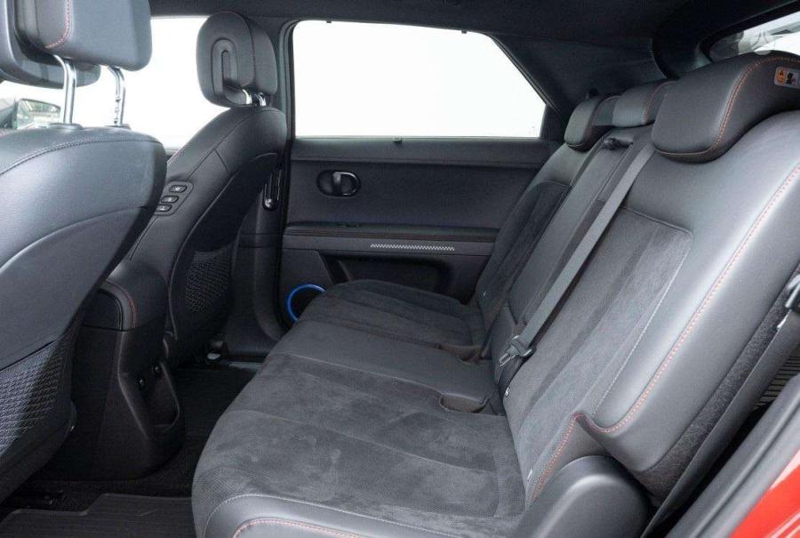 Sarkans Hyundai Ioniq 5 2025 Viļņa, ar dzinēja tilpumu 0.00 L un nobraukumu 24 tūkst. km par 44950 €, foto 18 vietnē AUTOMOTO.COM.LV