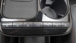 Sarkans Hyundai Ioniq 5 2025 Viļņa, ar dzinēja tilpumu 0.00 L un nobraukumu 24 tūkst. km par 44950 €, foto 33 vietnē AUTOMOTO.COM.LV