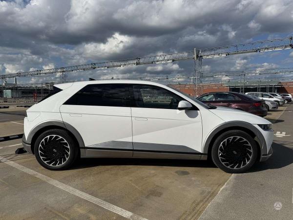 White Hyundai Ioniq 5 2021 in Kaunas, with an engine capacity of 0.00 L and mileage of 77 thousand km for 26200 €, photo 2 on AUTOMOTO.COM.LV