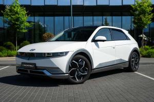 Белый Хендай Ioniq 5 2023 в Вильнюс, объемом двигателя 0.00 л и пробегом 53 тыс. км за 32000 €, фото  на AUTOMOTO.COM.LV