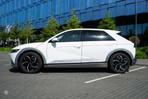 Белый Хендай Ioniq 5 2023 в Вильнюс, объемом двигателя 0.00 л и пробегом 53 тыс. км за 32000 €, фото 3 на AUTOMOTO.COM.LV