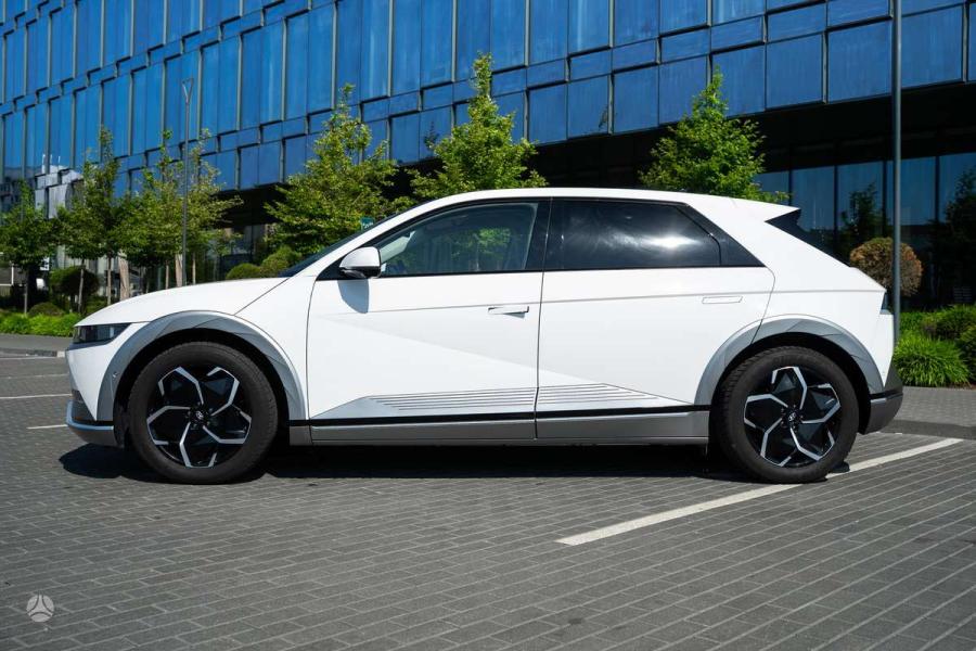Белый Хендай Ioniq 5 2023 в Вильнюс, объемом двигателя 0.00 л и пробегом 53 тыс. км за 32000 €, фото 3 на AUTOMOTO.COM.LV