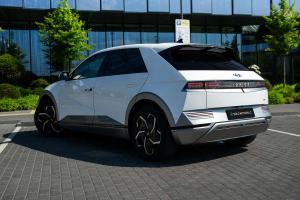 Белый Хендай Ioniq 5 2023 в Вильнюс, объемом двигателя 0.00 л и пробегом 53 тыс. км за 32000 €, фото 4 на AUTOMOTO.COM.LV