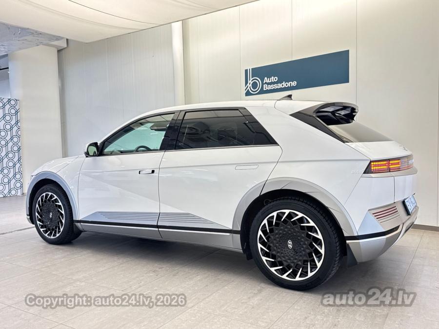 Balts Hyundai Ioniq 5 2023 Tallina, ar dzinēja tilpumu 0.00 L un nobraukumu 43 tūkst. km par 37900 €, foto 5 vietnē AUTOMOTO.COM.LV