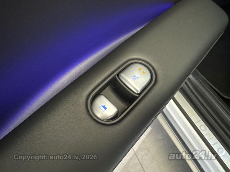 Balts Hyundai Ioniq 5 2023 Tallina, ar dzinēja tilpumu 0.00 L un nobraukumu 43 tūkst. km par 37900 €, foto 25 vietnē AUTOMOTO.COM.LV