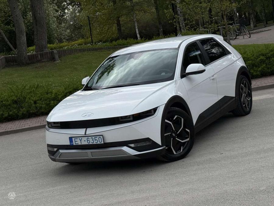 Balts Hyundai Ioniq 5 2023 Jūrmala, ar dzinēja tilpumu 0.00 L un nobraukumu 35 tūkst. km par 29950 €, foto 1 vietnē AUTOMOTO.COM.LV