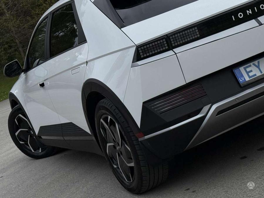 Balts Hyundai Ioniq 5 2023 Jūrmala, ar dzinēja tilpumu 0.00 L un nobraukumu 35 tūkst. km par 29950 €, foto 16 vietnē AUTOMOTO.COM.LV