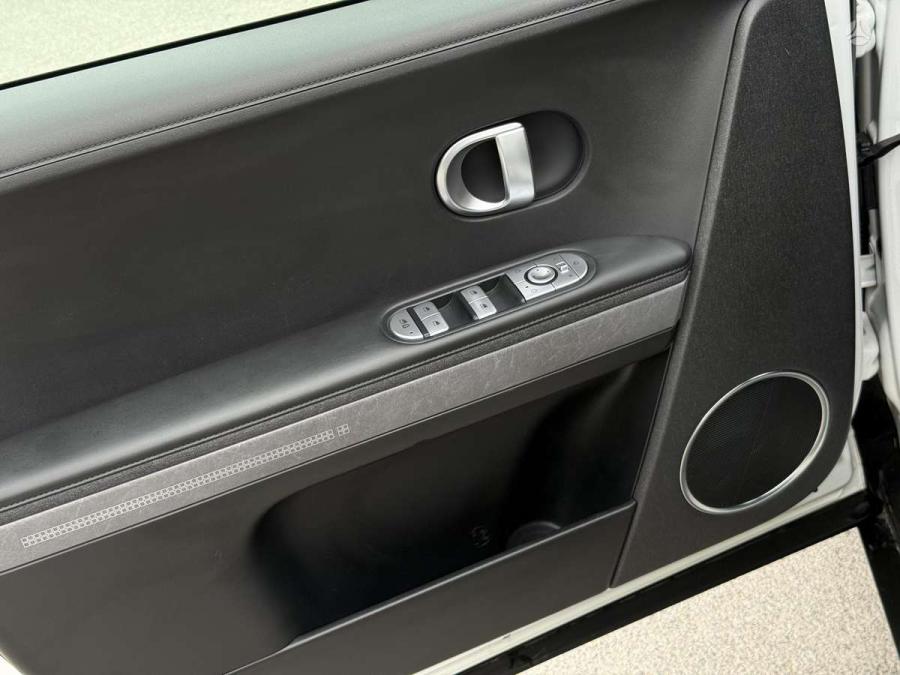Balts Hyundai Ioniq 5 2023 Jūrmala, ar dzinēja tilpumu 0.00 L un nobraukumu 35 tūkst. km par 29950 €, foto 29 vietnē AUTOMOTO.COM.LV