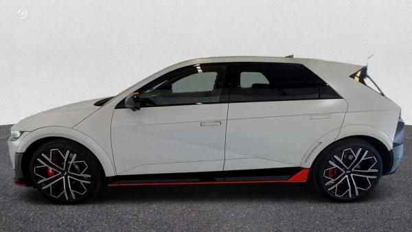 Balts Hyundai Ioniq 5 2024 Viļņa, ar dzinēja tilpumu 0.00 L un nobraukumu 20 tūkst. km par 49900 €, foto 2 vietnē AUTOMOTO.COM.LV