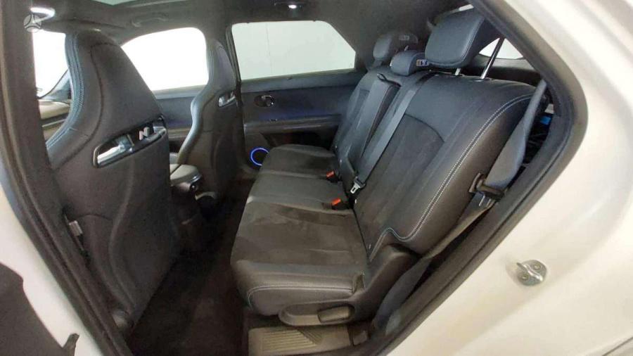 White Hyundai Ioniq 5 2024 in Vilnius, with an engine capacity of 0.00 L and mileage of 20 thousand km for 49900 €, photo 11 on AUTOMOTO.COM.LV