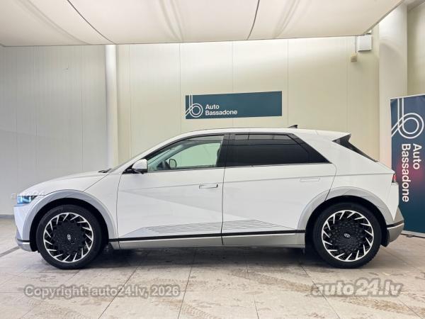 White Hyundai Ioniq 5 2025 in Tallinn, with an engine capacity of 0.00 L and mileage of 34 thousand km for 39900 €, photo 3 on AUTOMOTO.COM.LV