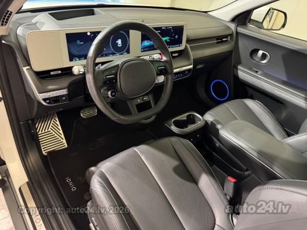 White Hyundai Ioniq 5 2025 in Tallinn, with an engine capacity of 0.00 L and mileage of 34 thousand km for 39900 €, photo 8 on AUTOMOTO.COM.LV