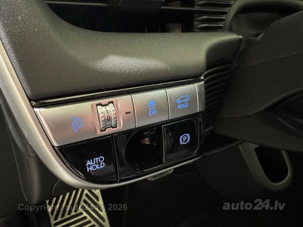 White Hyundai Ioniq 5 2025 in Tallinn, with an engine capacity of 0.00 L and mileage of 34 thousand km for 39900 €, photo 10 on AUTOMOTO.COM.LV