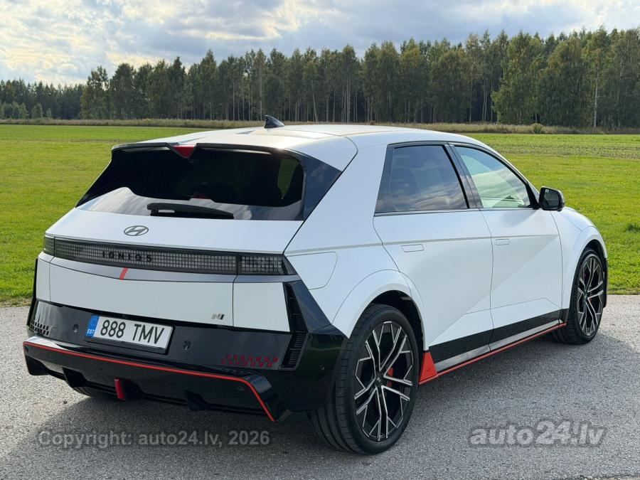 White Hyundai Ioniq 5 2025 in Tartu, with an engine capacity of 0.00 L and mileage of 20 thousand km for 52500 €, photo 3 on AUTOMOTO.COM.LV
