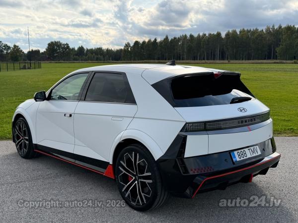 Hyundai Ioniq 5 2025 in Tartu on AUTOMOTO.COM.LV White Hyundai Ioniq 5 2025 in Tartu, with an engine capacity of 0.00 L and mileage of 20 thousand km for 52500 €, photo 5 on AUTOMOTO.COM.LV