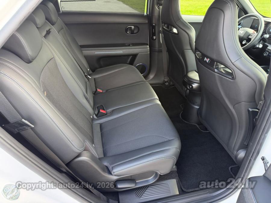 White Hyundai Ioniq 5 2025 in Tartu, with an engine capacity of 0.00 L and mileage of 20 thousand km for 52500 €, photo 14 on AUTOMOTO.COM.LV