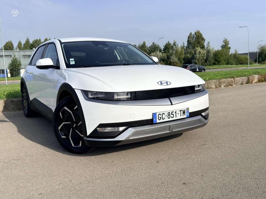 White Hyundai Ioniq 5 2021 in Panevezys, with an engine capacity of 0.00 L and mileage of 114 thousand km for 22990 €, photo 5 on AUTOMOTO.COM.LV