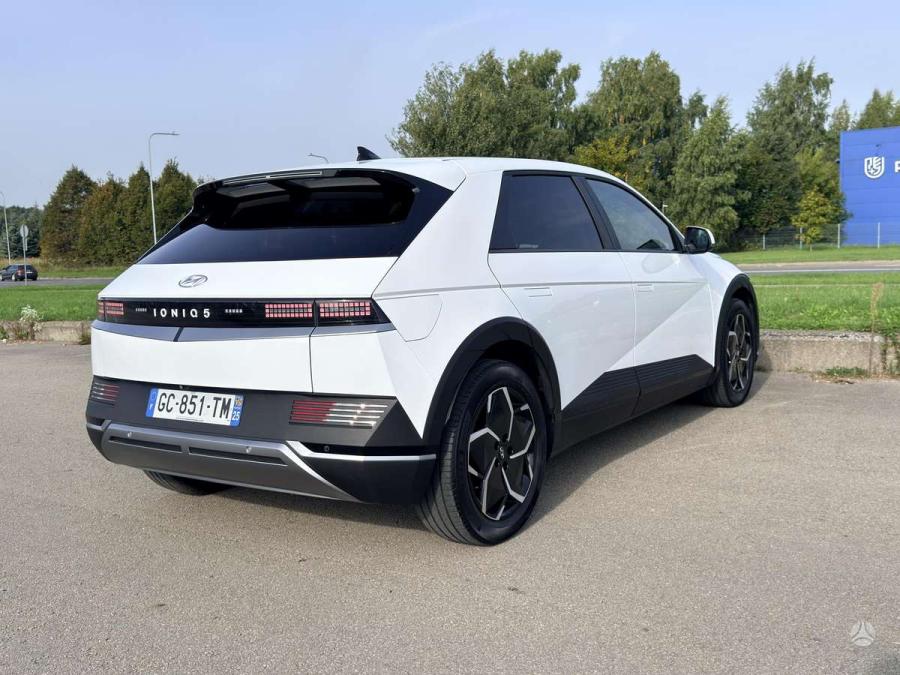 White Hyundai Ioniq 5 2021 in Panevezys, with an engine capacity of 0.00 L and mileage of 114 thousand km for 22990 €, photo 9 on AUTOMOTO.COM.LV