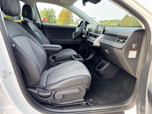 White Hyundai Ioniq 5 2021 in Panevezys, with an engine capacity of 0.00 L and mileage of 114 thousand km for 22990 €, photo 18 on AUTOMOTO.COM.LV