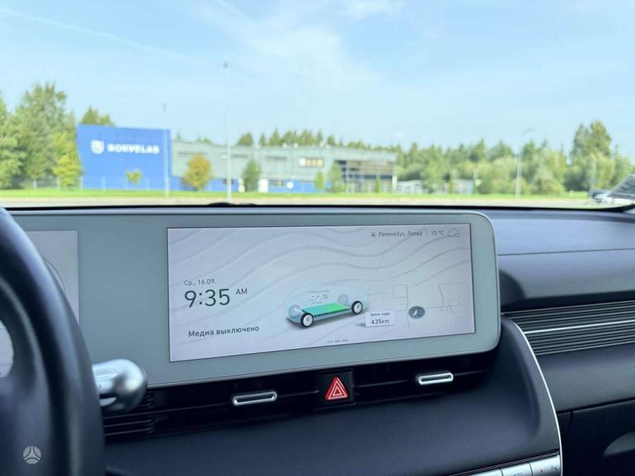 White Hyundai Ioniq 5 2021 in Panevezys, with an engine capacity of 0.00 L and mileage of 114 thousand km for 22990 €, photo 22 on AUTOMOTO.COM.LV